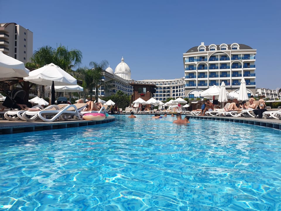 "Blick vom Pool zum Hotel" Adalya Elite Lara (Lara) • HolidayCheck ...
