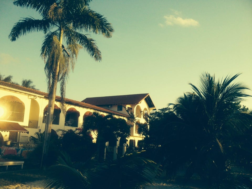 "Blick vom Strand auf Hote..." Charela Inn Hotel (Negril ...
