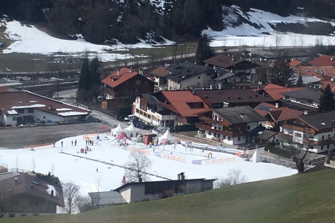 "Blick aus der Gondel zur ..." Das Hopfgarten Aparthotel (Hopfgarten im ...