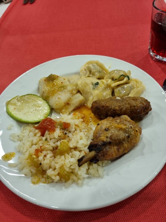 "Essen mega bin Fisch Fan " Hotel Terrace Beach Resort (Side - Kumköy ...