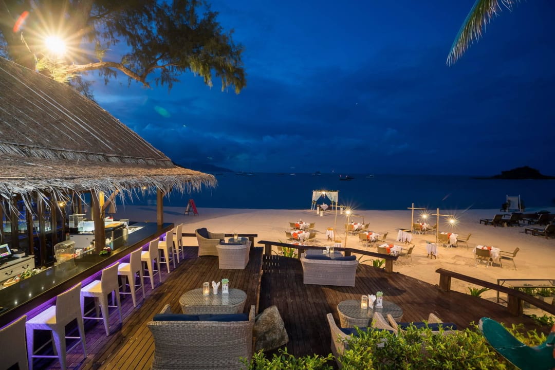 "Spice Zone Beach Restaura..." Royal Muang Samui Villas (Choeng Mon ...