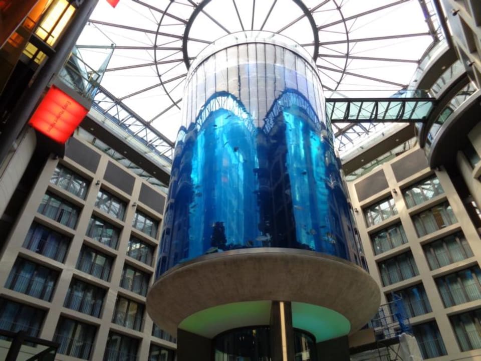 "Foyer mit Aquarium über m..." Radisson Collection Hotel, Berlin ...