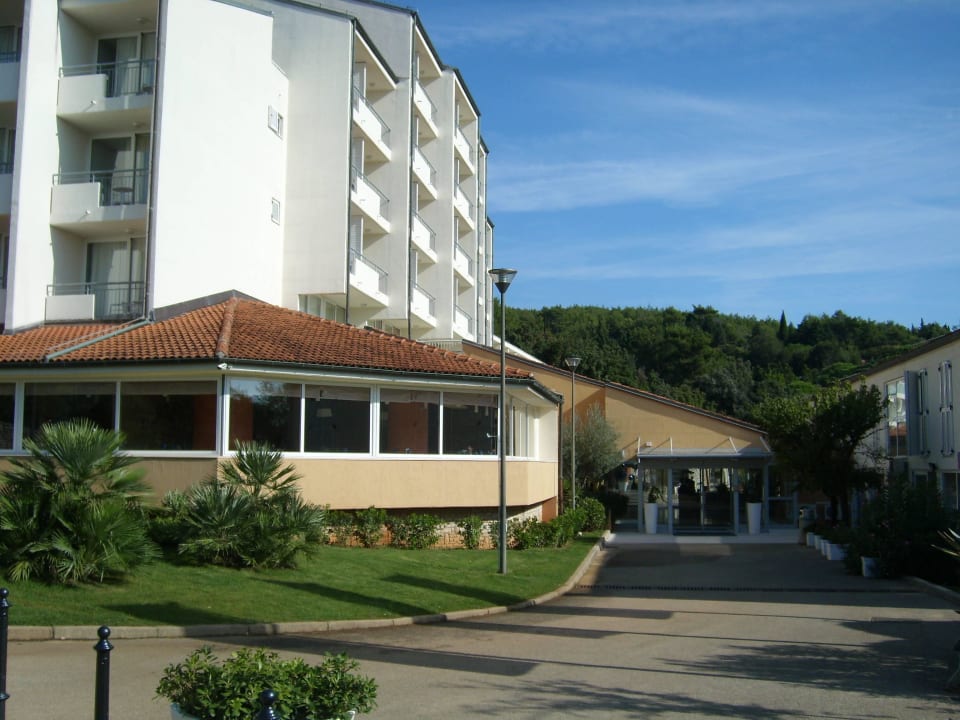 "Eingang Miramar" Sunny Rabac by Valamar (Rabac) • HolidayCheck ...