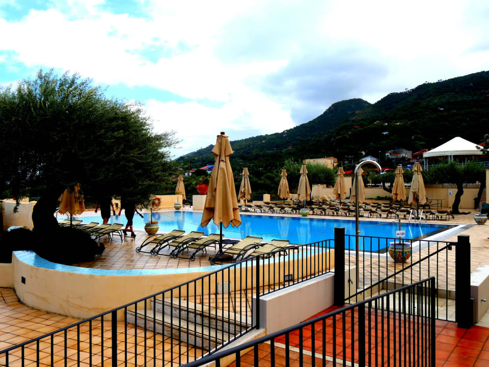 "Ausschnitt vom Pool vom H..." Hapimag Resort Cefalù (Mazzaforno ...