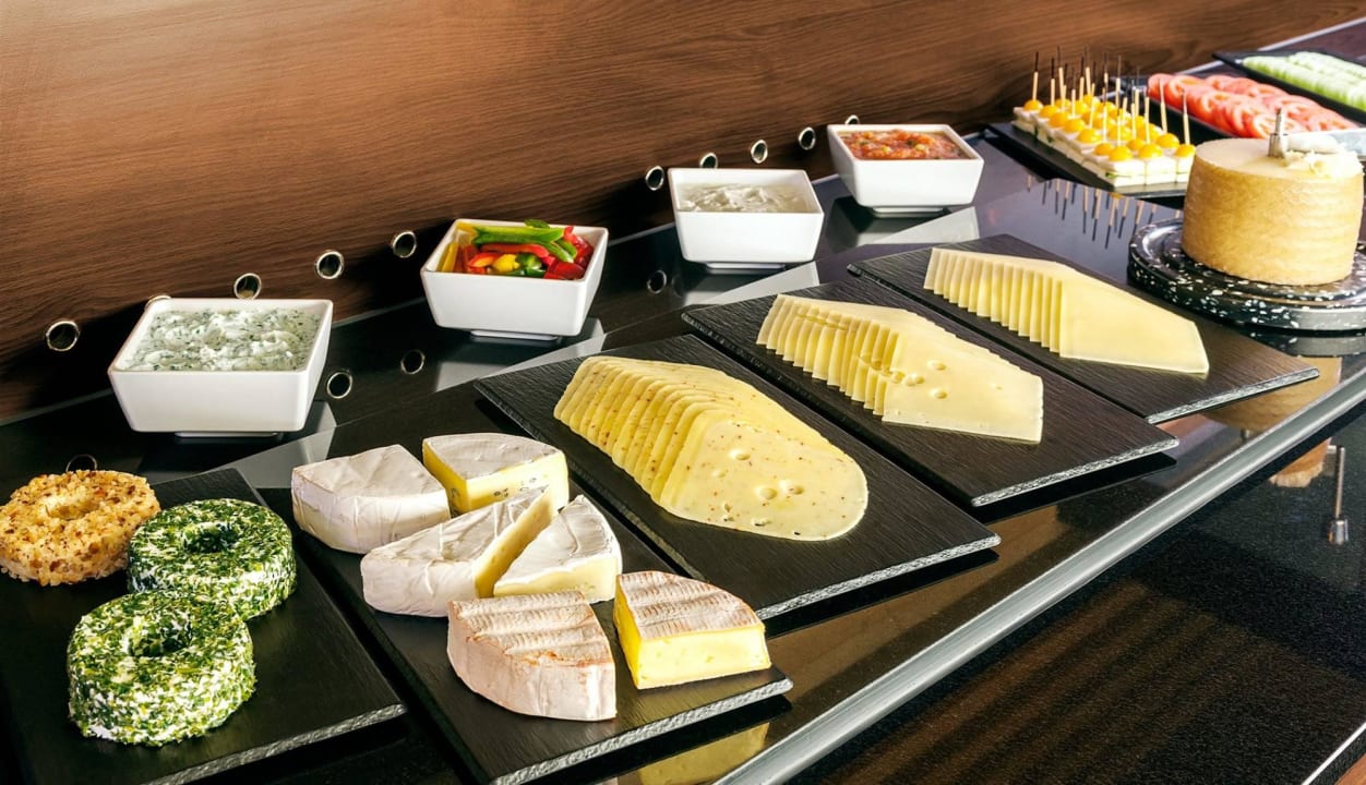 "Buffet Breakfast" Hotel NH Frankfurt Messe (Frankfurt am Main ...