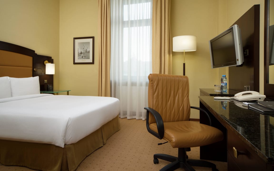 "Queen Hilton Guest Room" Hilton Moscow Leningradskaya (Moskau ...
