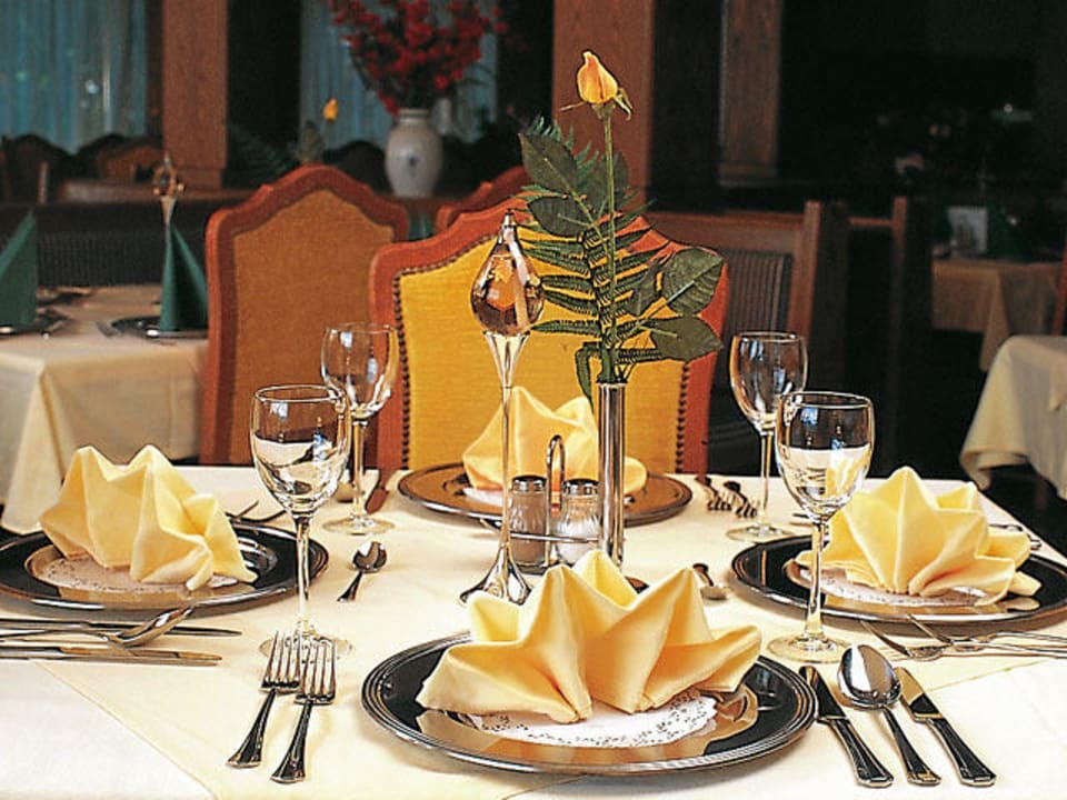 "Gedeckter Tisch im Restau..." Strandhotel Marolt (St. Kanzian am ...