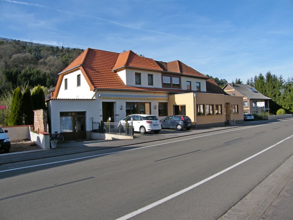 "Außenansicht" Hotel Laux (Merzig) • HolidayCheck (Saarland | Deutschland)