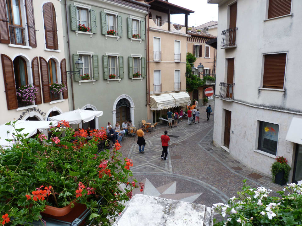 "Der Hauptplatz in Gardola..." Hotel Bellavista (Tignale ...
