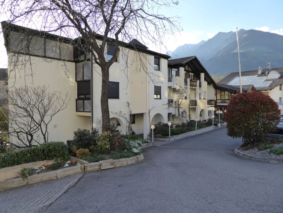 "Außenansicht hofseitig." Baumgartner's Blumenhotel (Scena / Schenna ...