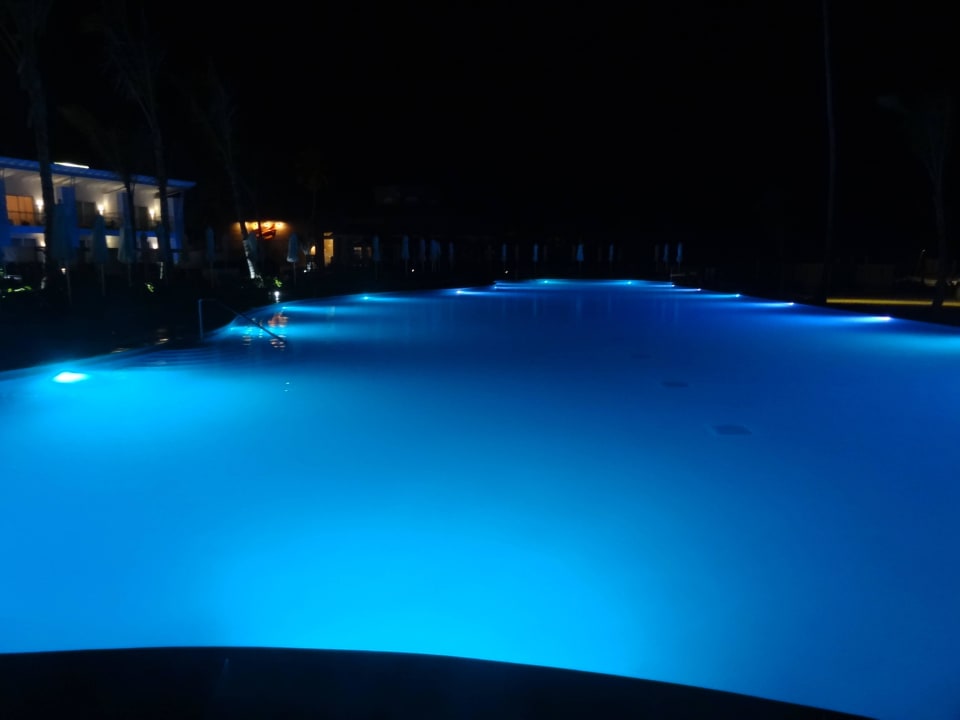 "Infinity Pool bei Nacht" Azul Beach Punta Cana (Uvero Alto ...