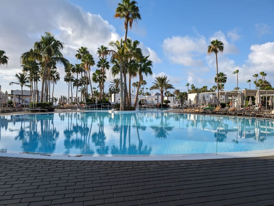 "Pool" Hotel Riu Paraiso Lanzarote (Puerto del Carmen) • HolidayCheck ...