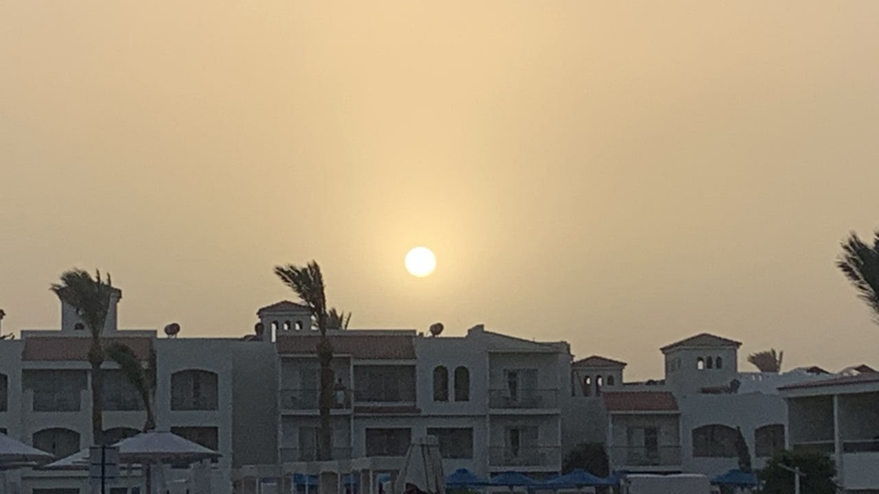 "Sonnenuntergang bei Sand ..." Pickalbatros Dana Beach Resort ...