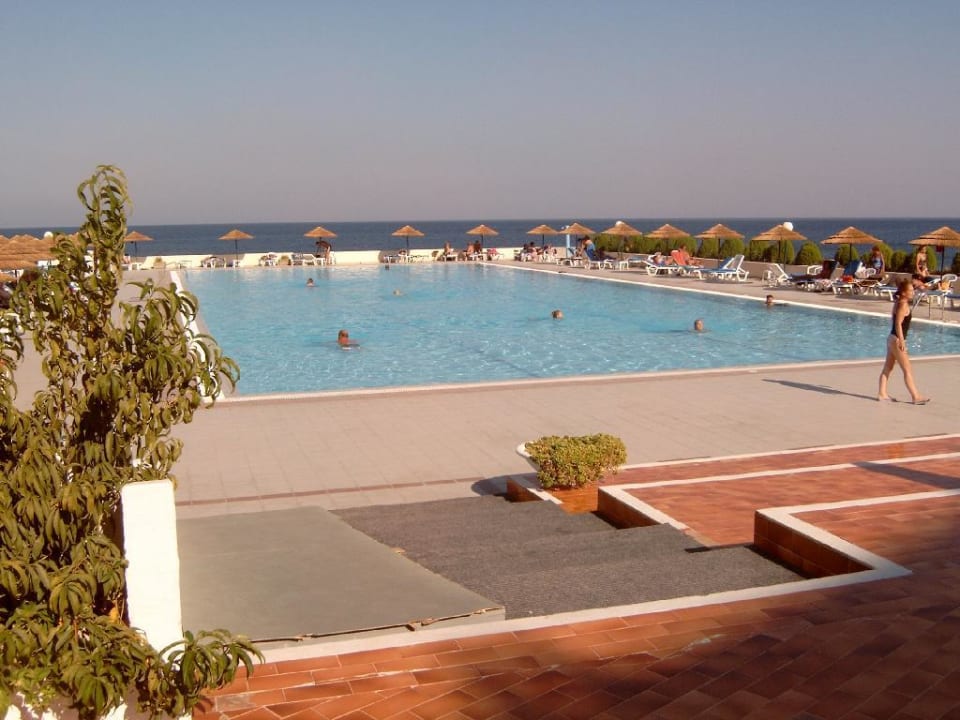 "Der große Pool des Eden R..." Eden Roc Resort (Kallithea ...