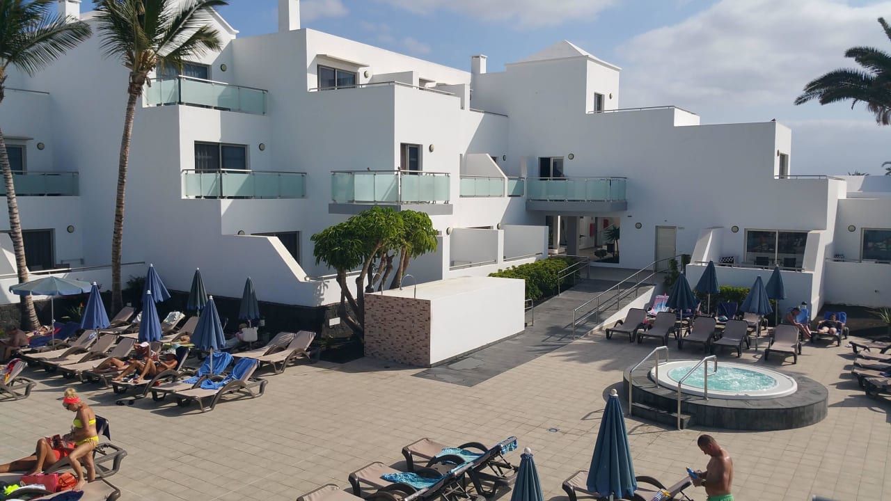 "Whirlpool neben dem Pool" Hotel Lanzarote Village (Puerto del Carmen ...