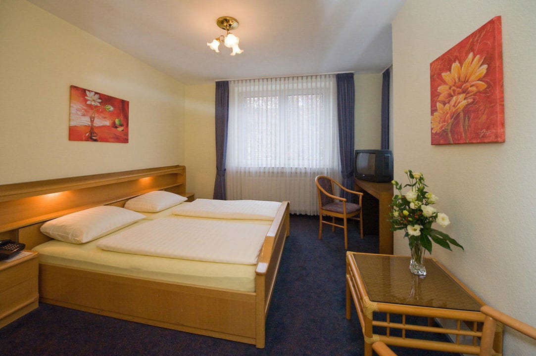 "Doppelzimmer Komfort" Astoria City Resort (Essen) • HolidayCheck ...
