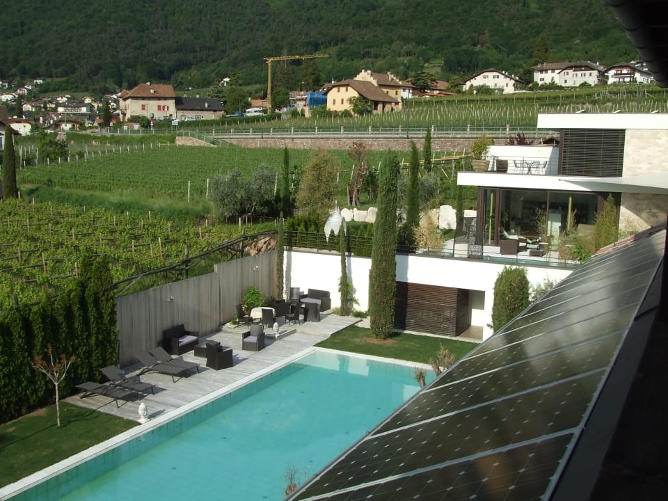 "Pool vom Balkon" B&B Boutiquehotel Feldererhof (Kaltern ...