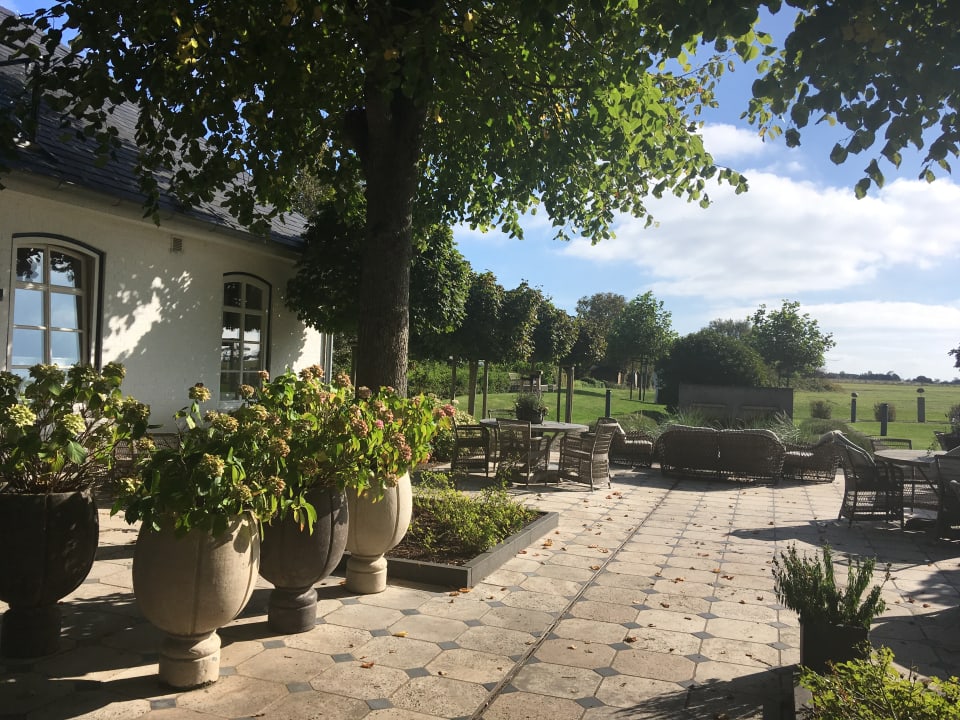 "Terrasse mit unserem Suit..." Hotel Hof Galerie (Morsum ...