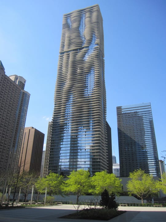 "Aqua Tower/ Radisson Blu ..." Hotel Radisson Blu Aqua Chicago (Chicago ...