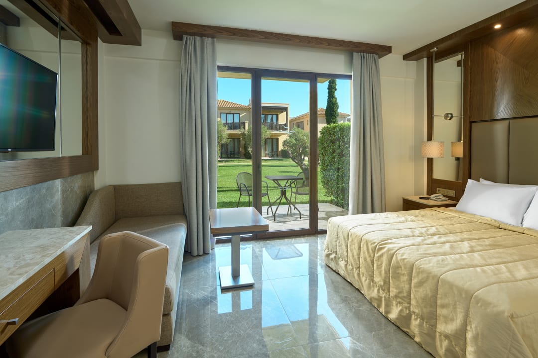 "Zimmer" Mediterranean Village Hotel & Spa (Paralia) • HolidayCheck ...