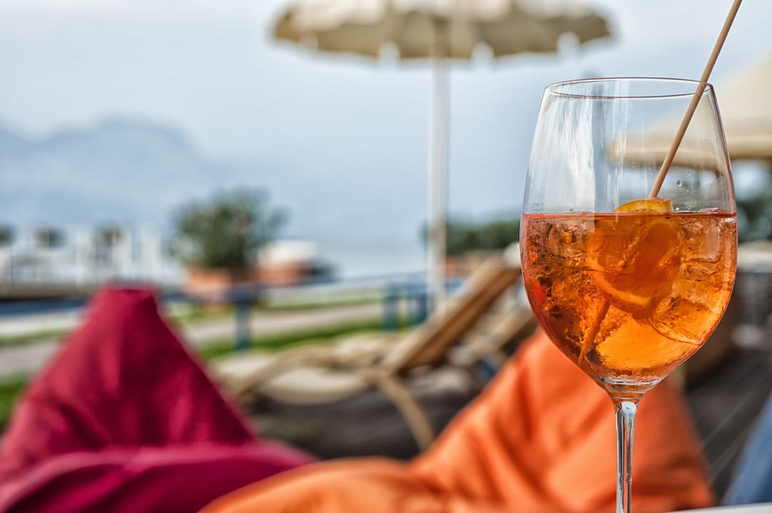 "Drink on the beach" Hotel La Caletta Bolognese (Brenzone sul Garda ...