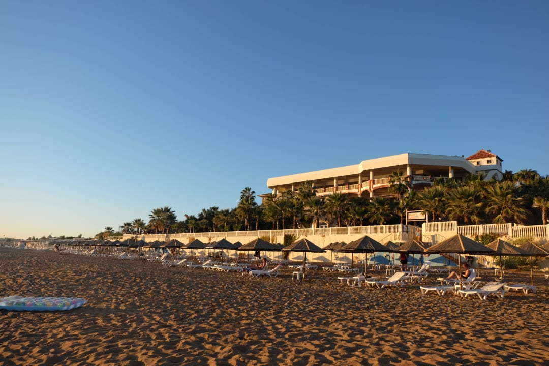 "Blick vom Strand auf die ..." Hotel Defne Dream (Colakli ...