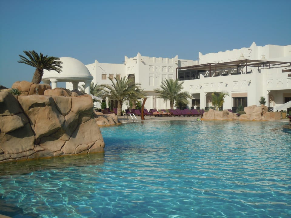 "Am Pool" Sharq Village & Spa, a Ritz-Carlton Hotel (Doha ...