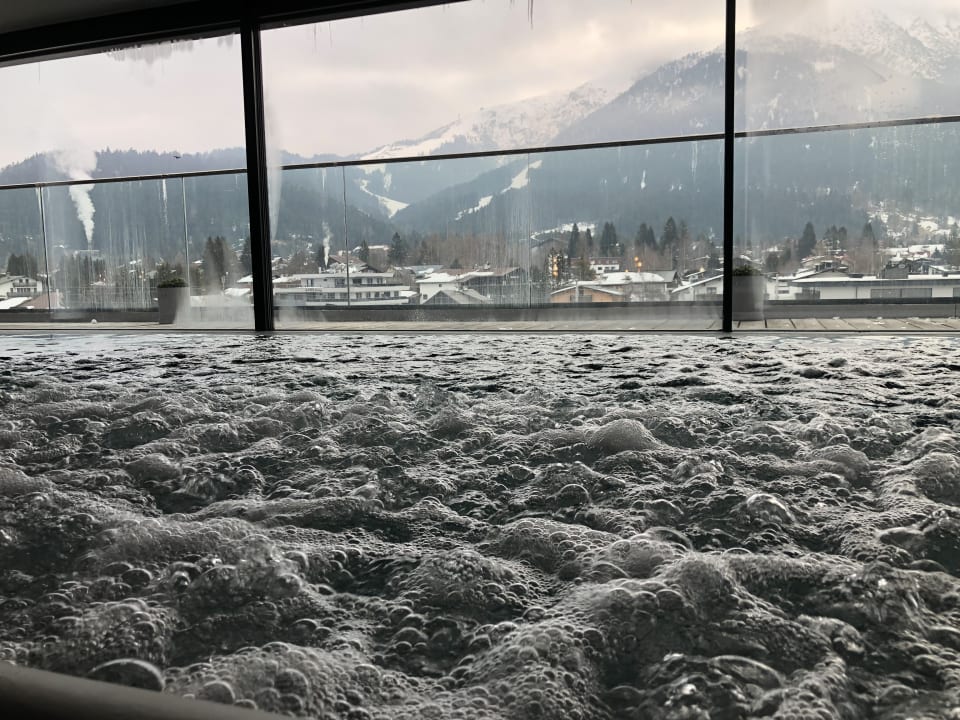 "Ausblick vom Whirlpool " Post Seefeld Hotel & SPA (Seefeld in Tirol ...