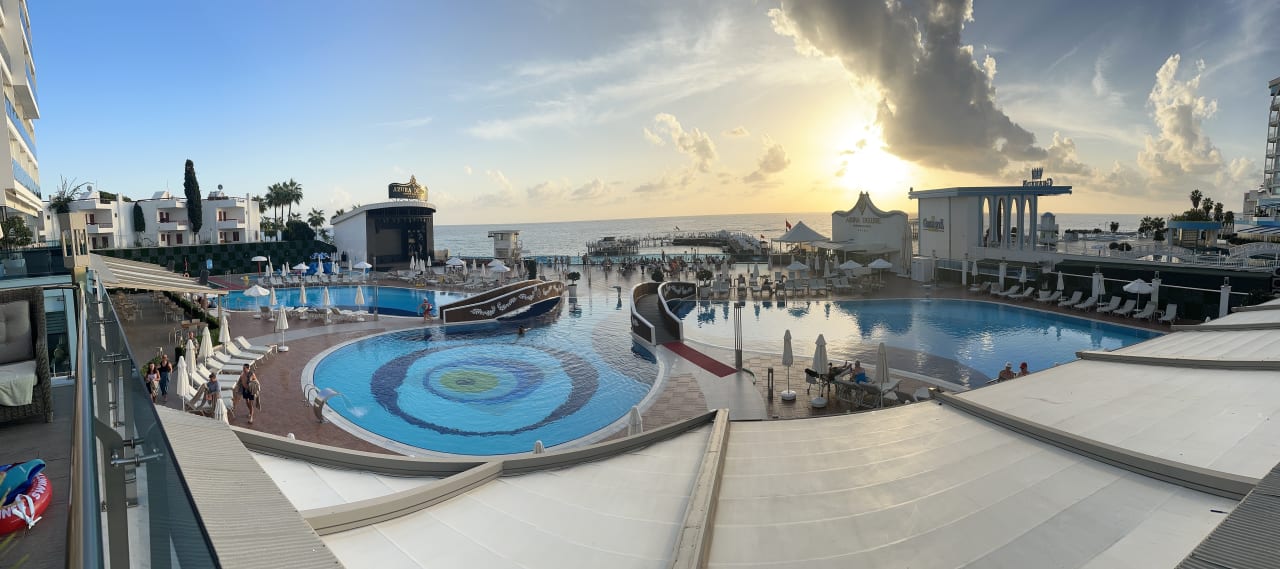 "Pool" Azura Deluxe Resort & Spa Hotel (Avsallar) • HolidayCheck ...