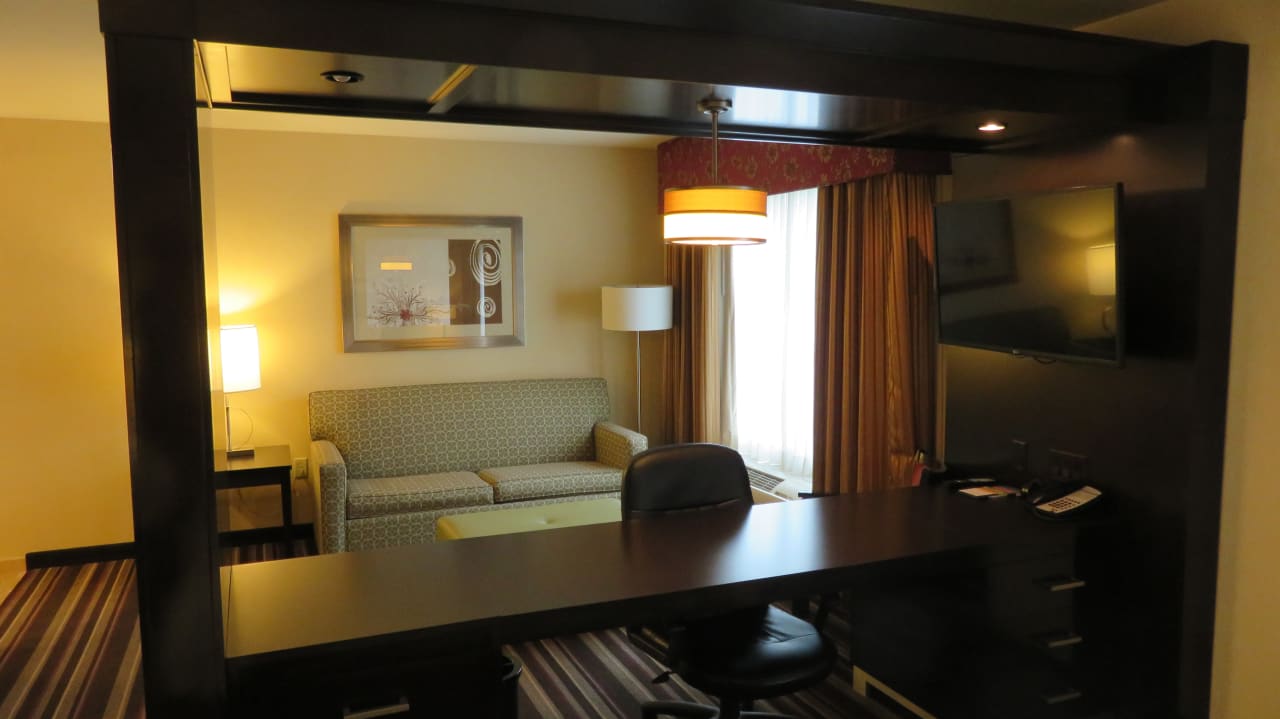 "Schreibtisch und Fernsehg..." Hotel Hampton Inn & Suites Seattle ...