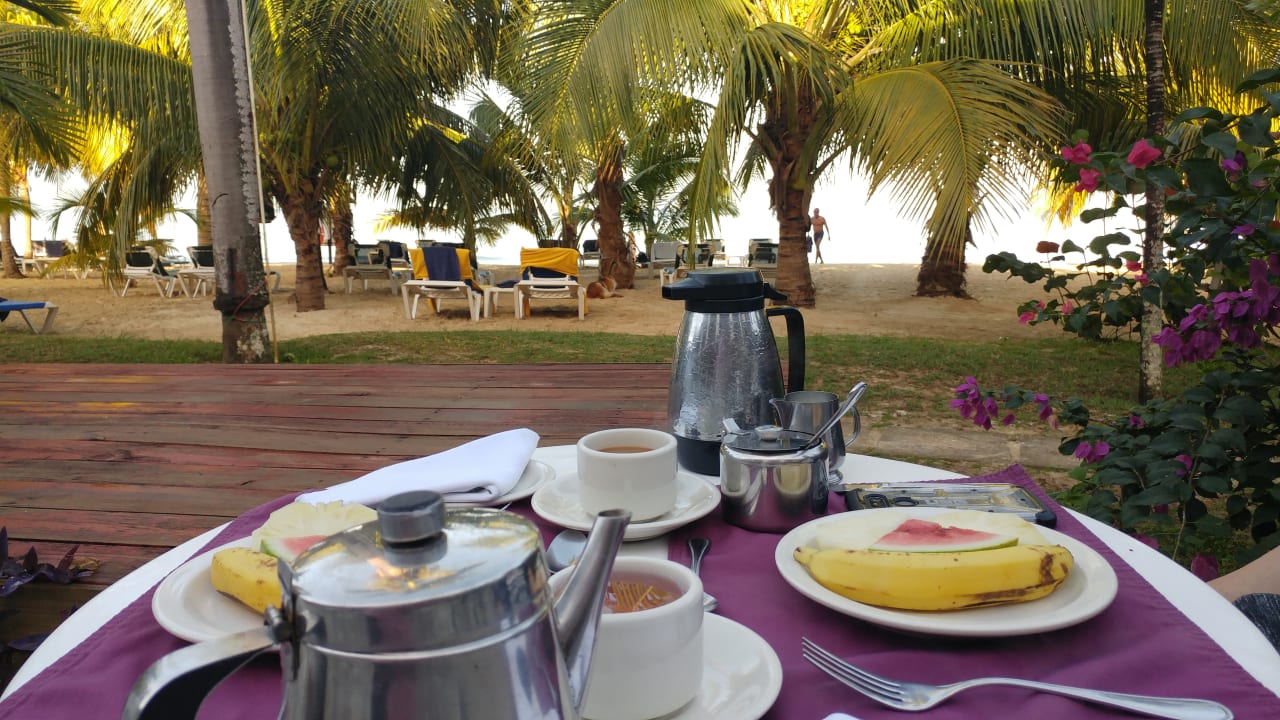 "Frühstück" Charela Inn Hotel (Negril) • HolidayCheck (Cornwall | Jamaika)