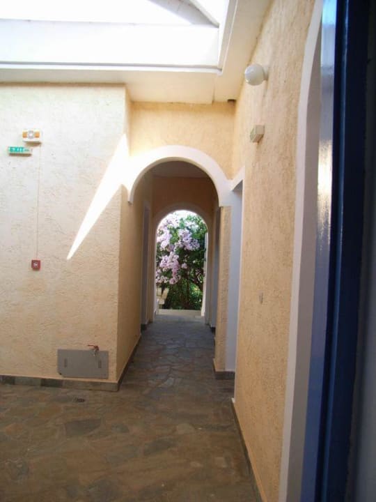 "Blick von unserem Zimmer ..." Hotel Thalassino Trifilli (Lourdata ...