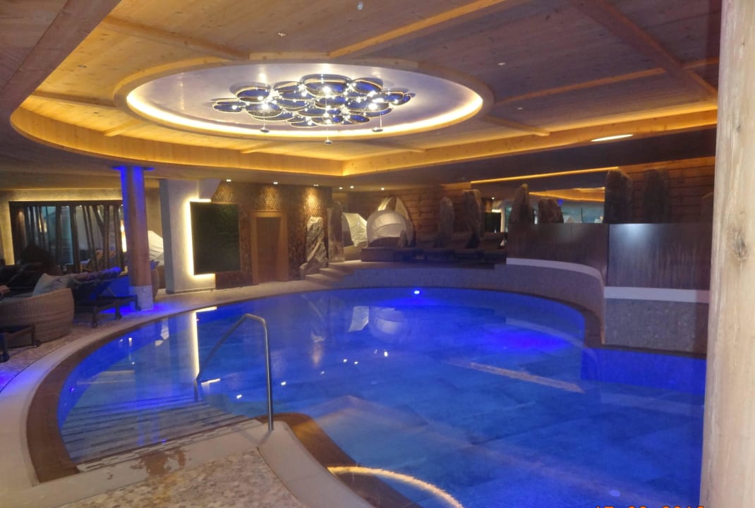 "Der neu gestaltete Innenp..." Wellnesshotel Engel (Grän ...