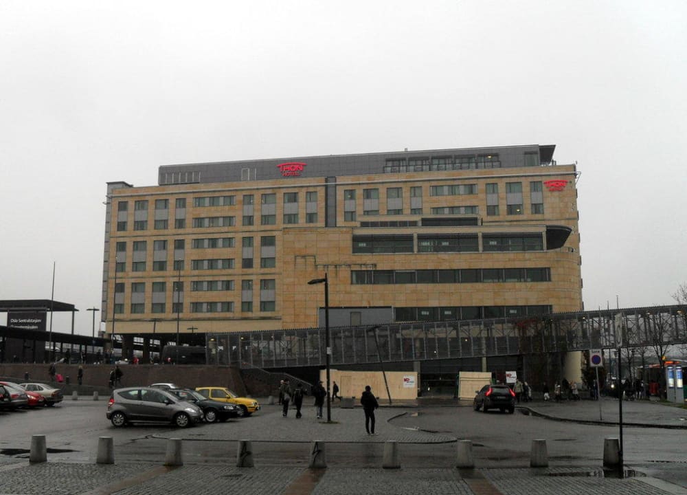 "Blick auf das Hotel, wenn..." Thon Hotel Opera (Oslo) • HolidayCheck ...
