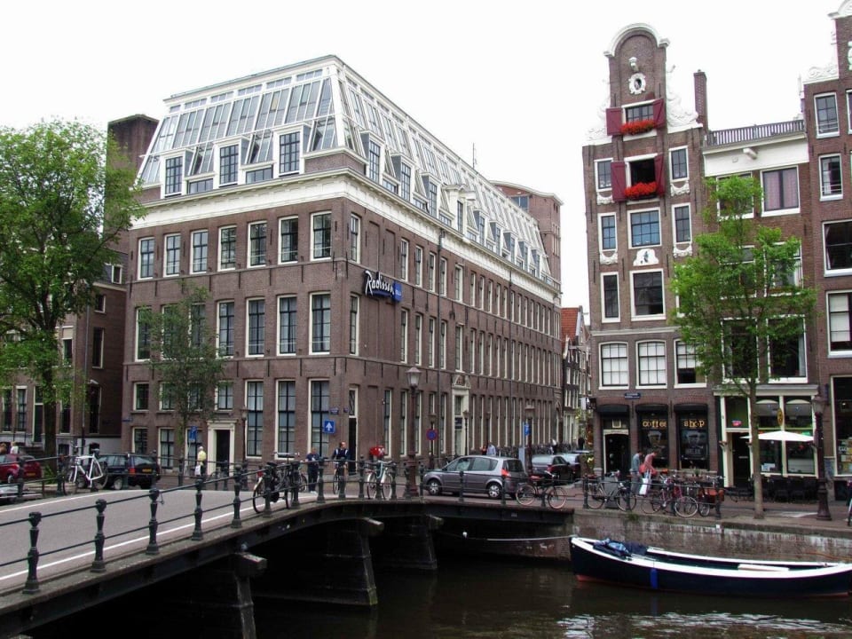 "Canal view" Radisson Blu Hotel, Amsterdam City Center (Amsterdam ...