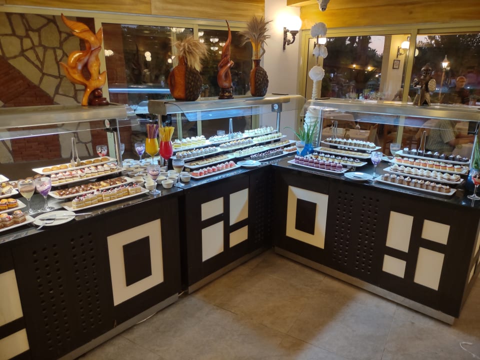 "Blick auf die Poolanlage ..." Hotel Defne Ana (Side) • HolidayCheck ...