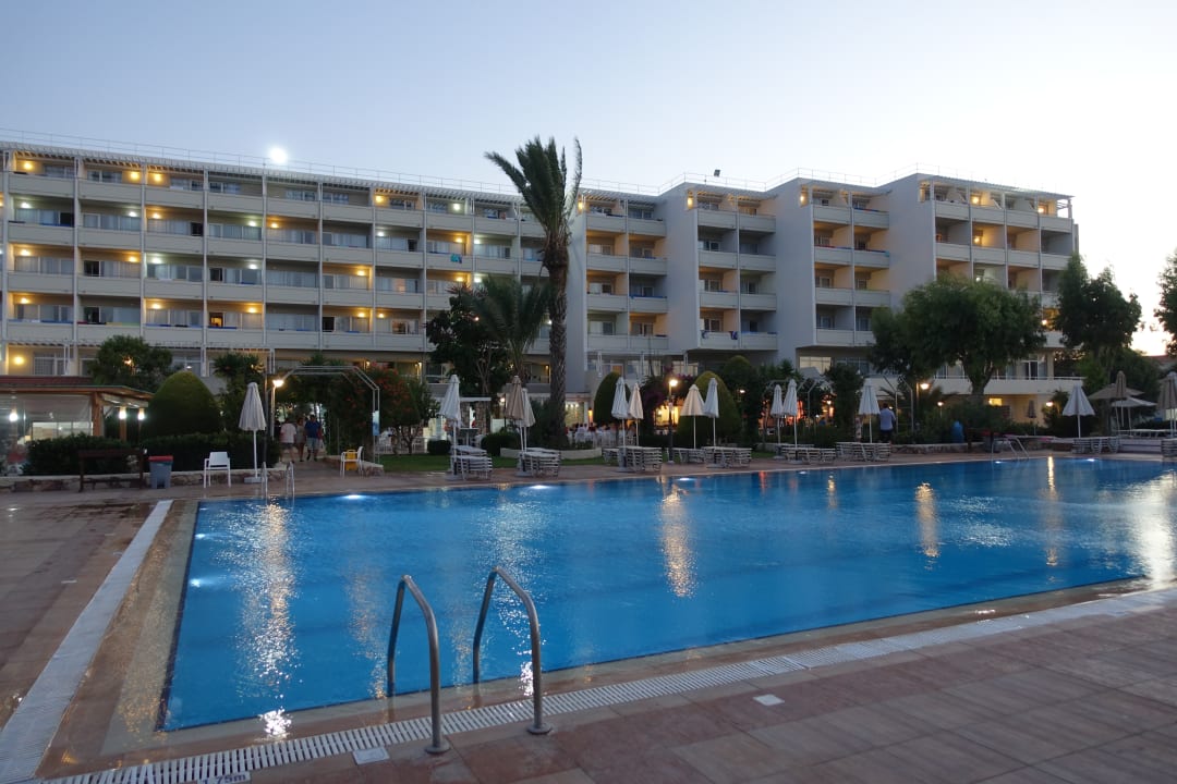 "Pool" Blue Bay Hotel (Ialysos) • HolidayCheck (Rhodos | Griechenland)