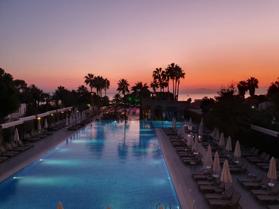 "Unter dieser Kulisse läd ..." Hotel Thalia Unique (Side - Kumköy ...