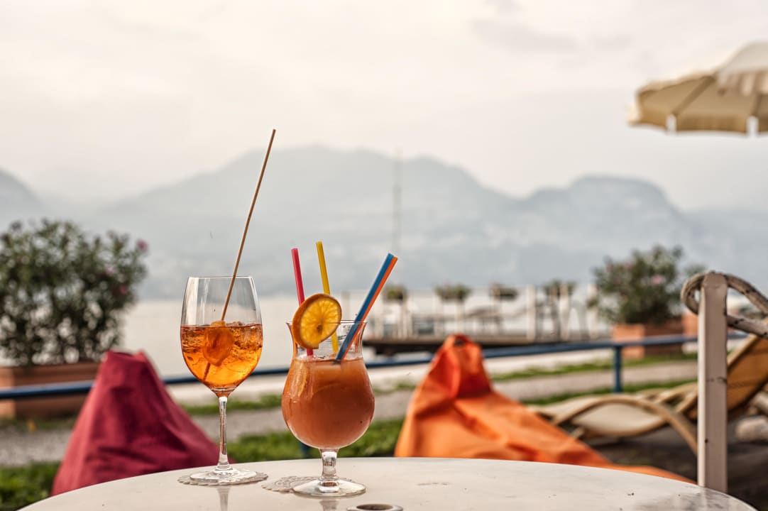"Drink on the beach" Hotel La Caletta Bolognese (Brenzone sul Garda ...
