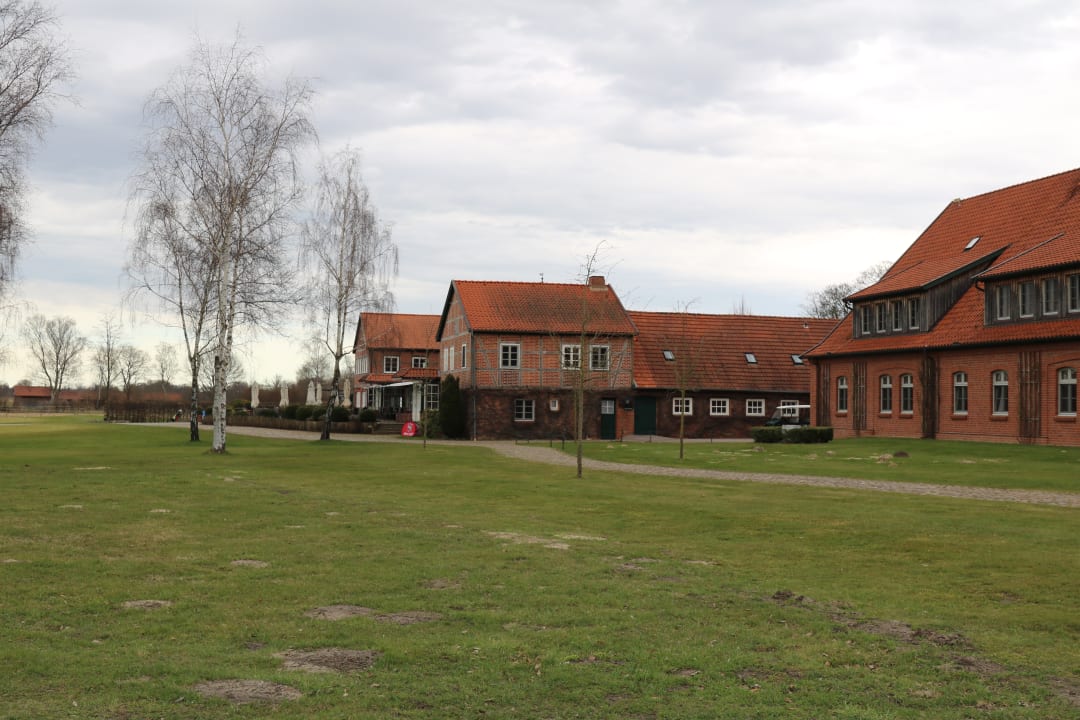 "Außenansicht" Golfhotel Schloss Lüdersburg (Lüdersburg) • HolidayCheck ...