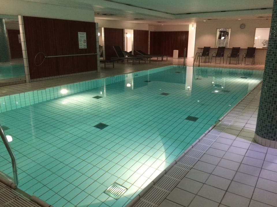 "Pool" Holiday Inn Lübeck (Lübeck) • HolidayCheck (Schleswig-Holstein ...