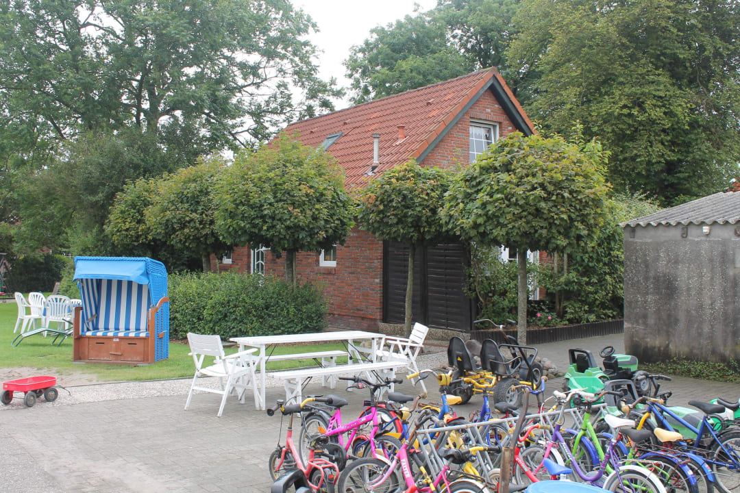 "Spielgeräte und Strandkor..." Ferienhof Ommen (Wittmund ...