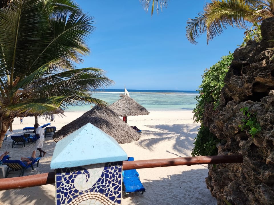 "Strand" Diamonds Leisure Beach & Golf Resort (Diani Beach ...