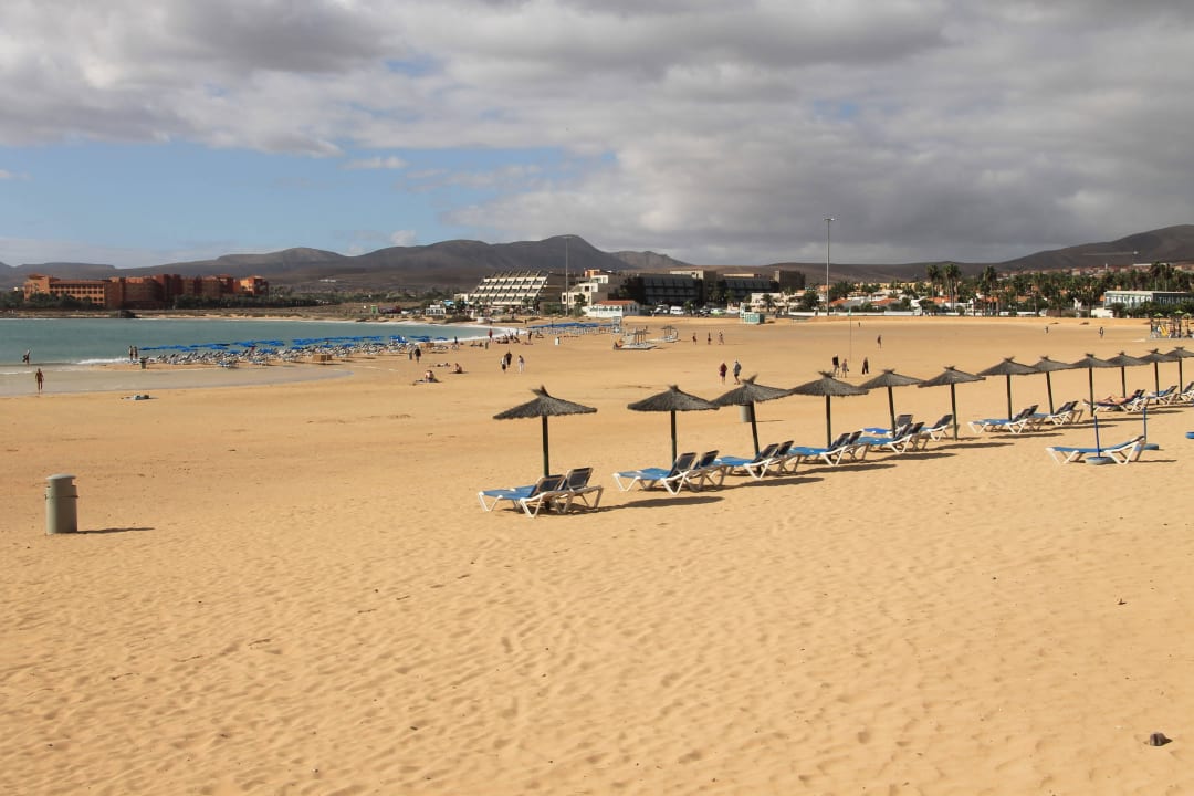 "Der schöne natürliche Str..." Hotel Chatur Costa Caleta (Caleta de ...
