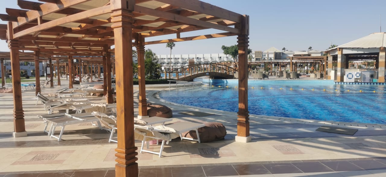 "Ein Teil vom schönen Pool" SUNRISE Crystal Bay - TUI BLUE (Hurghada ...