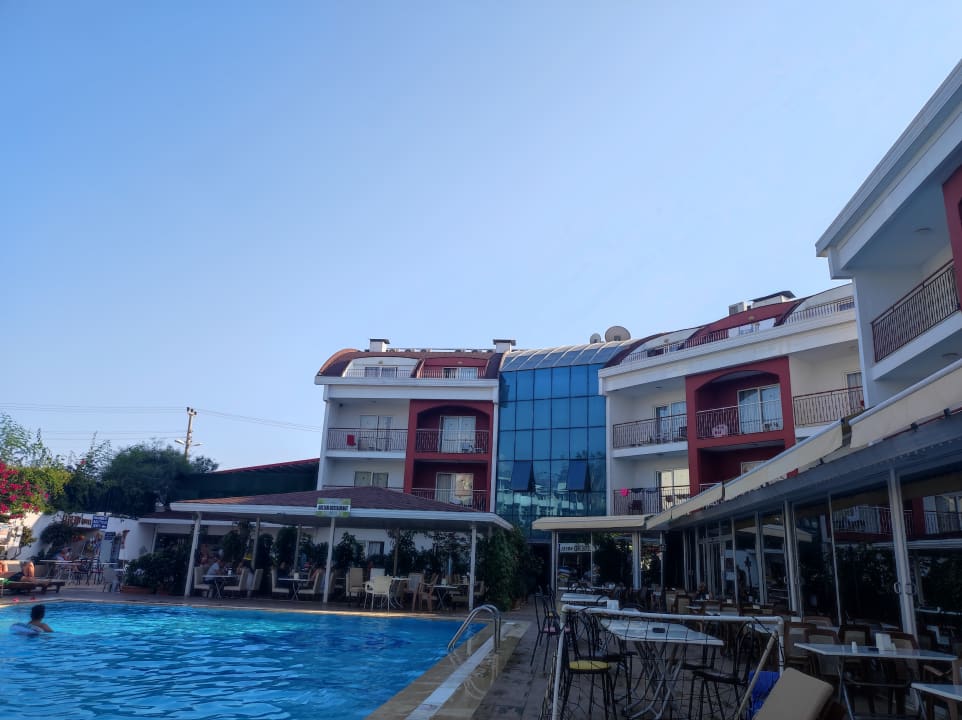 "Großer Pool bei Tag" Side Legend Hotel (Side) • HolidayCheck ...