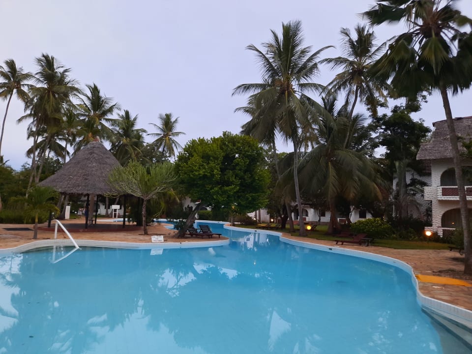 "Hauptbar" Diamonds Leisure Beach & Golf Resort (Diani Beach ...