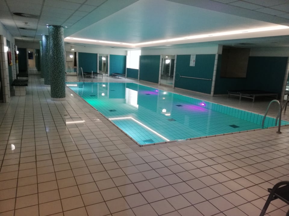 "Pool" Holiday Inn Lübeck (Lübeck) • HolidayCheck (Schleswig-Holstein ...