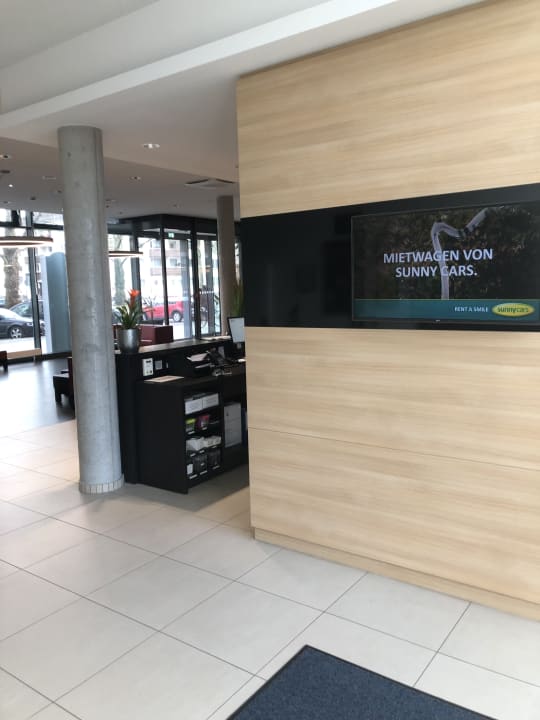 "Lobby" Premier Inn Hannover City University Hotel (Hannover ...