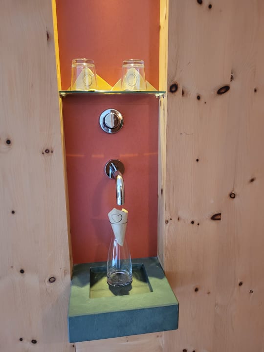 "Brunnen mit Granderwasser" Arosea Life Balance Hotel (Ultimo / Ulten ...